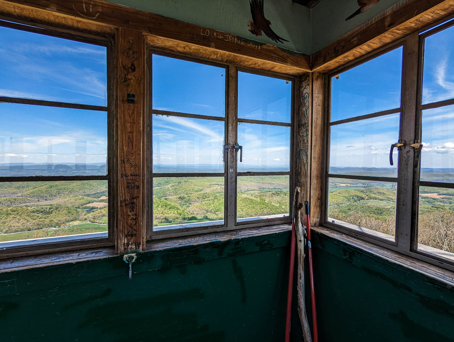 Hanging Rock Raptor Observatory: A 360 degree Scenic Adventure