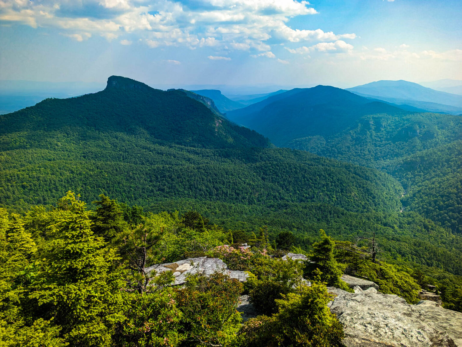 Hawksbill Mountain Trail: This view is so good it doesn't make sense