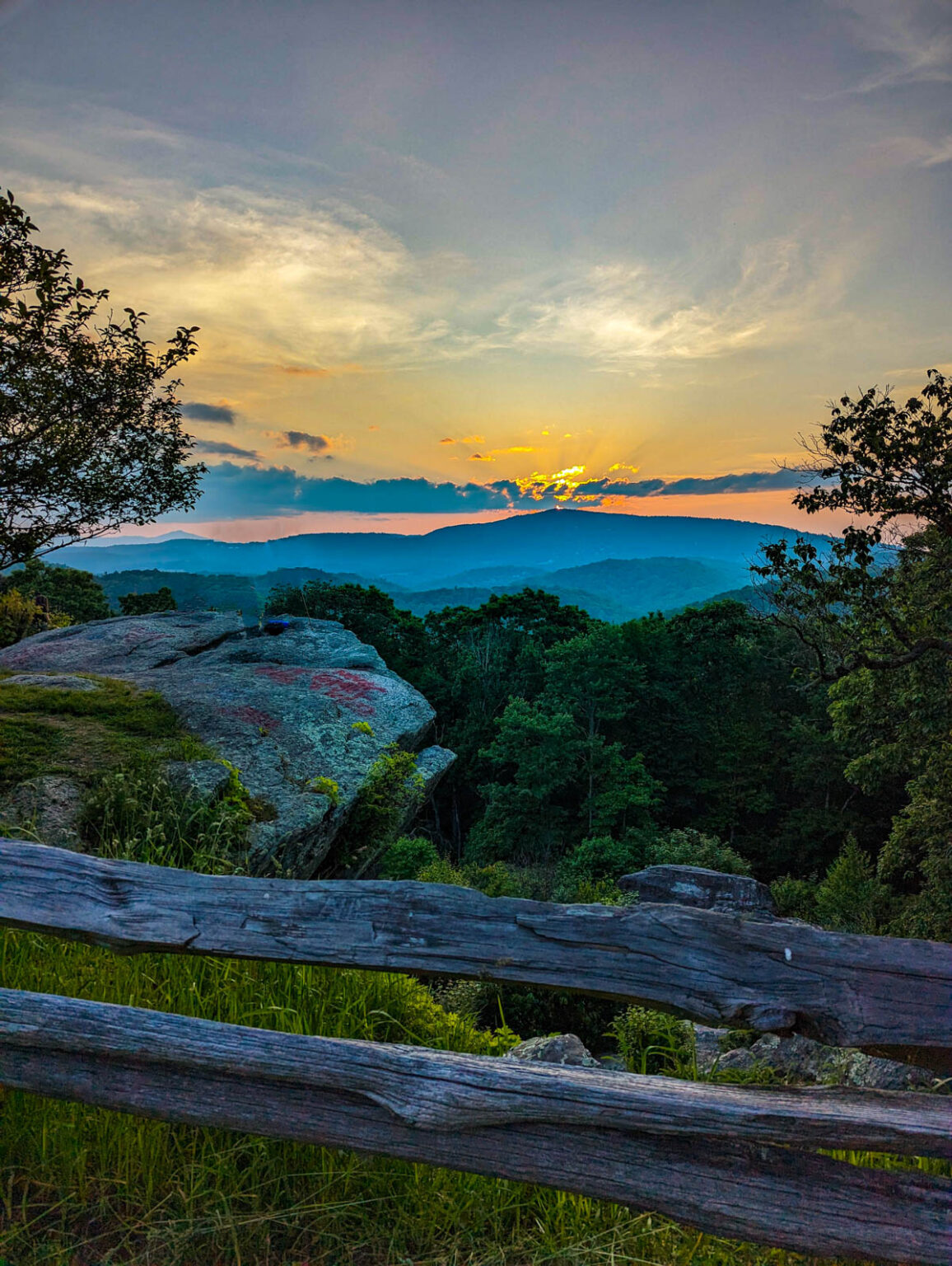 14 Best Blue Ridge Parkway Overlooks for Beautiful Sunsets